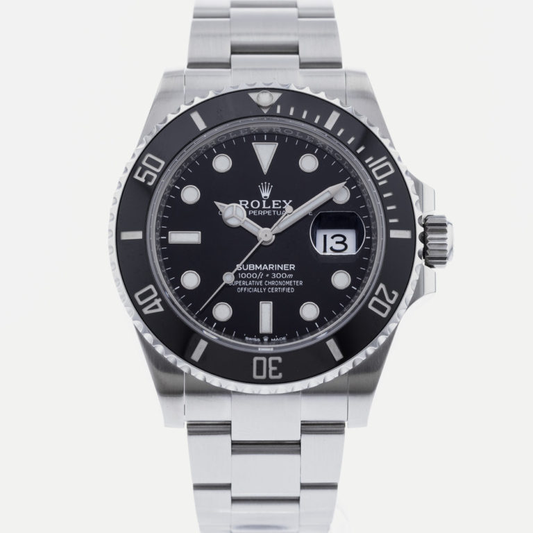 How To Tell The Difference Between Modern Rolex Submariners - Crown ...